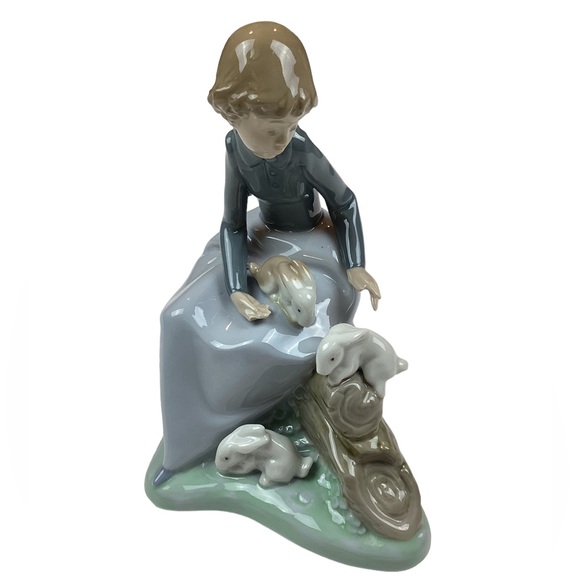 Lladro | Art | Lladro Nao Daisa 26 Young Girl Sitting With Rabbits ...